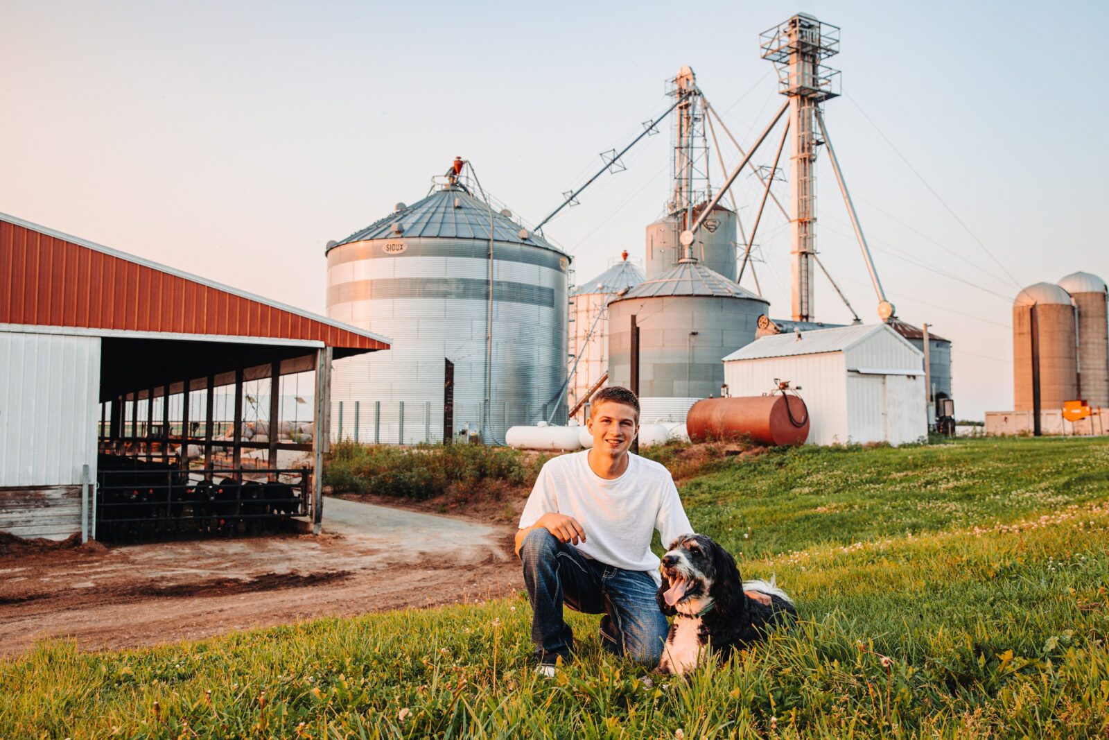 Hudson’s Stunning Senior Portraits on the Farm - smonsonphotography.com